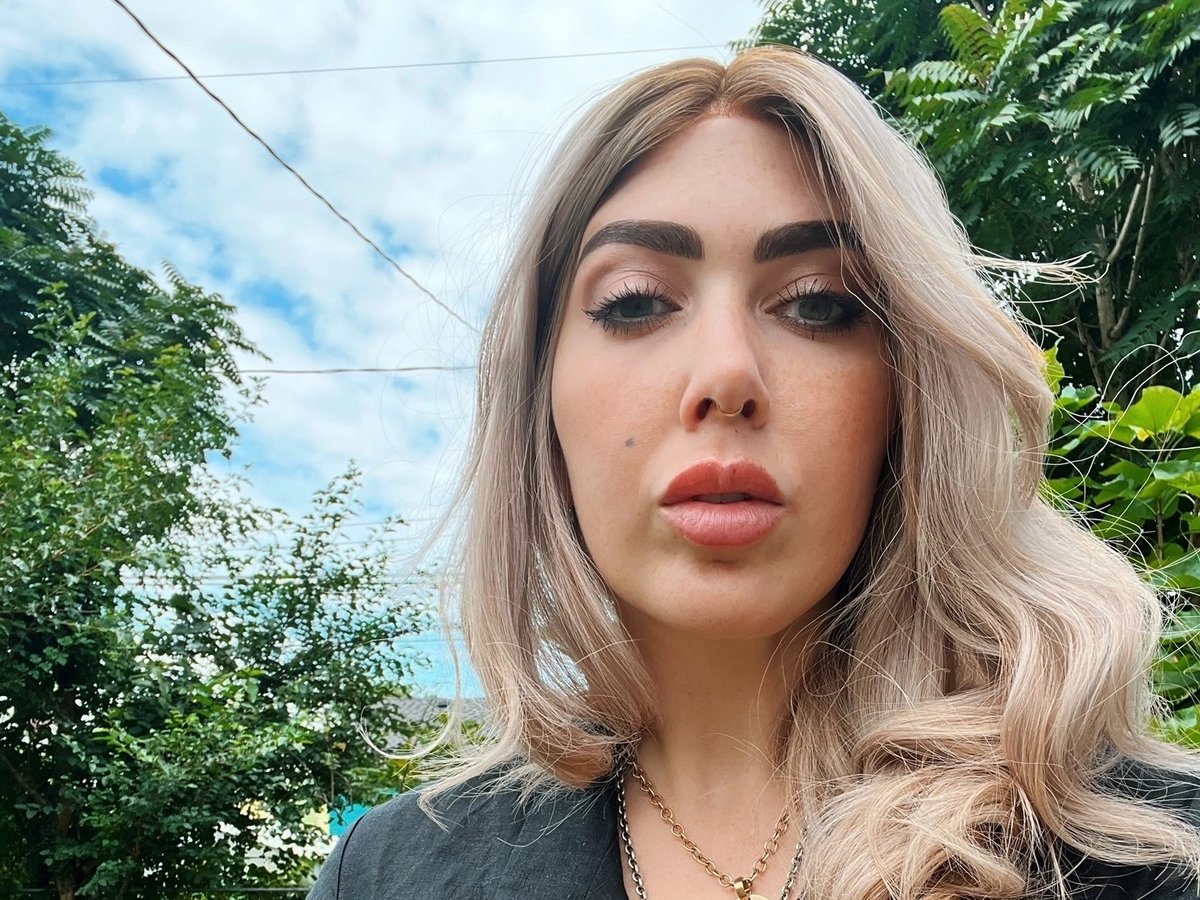 Ruth Awad ‘builds a world’ in verse in which to preserve her mom ...