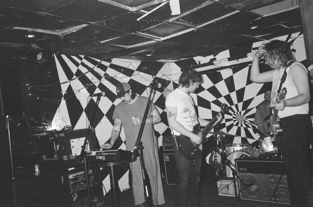 Manic Splits channel self-doubt, anxiety into confident garage-punk ...